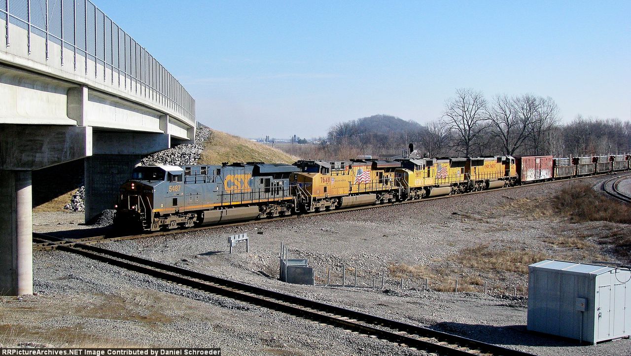 CSXT 5487 S UP train